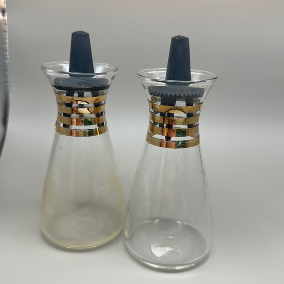 Pyrex | Kitchen | Pair Mid Century Salt Pepper Shakers Atomic Glass 45 ...